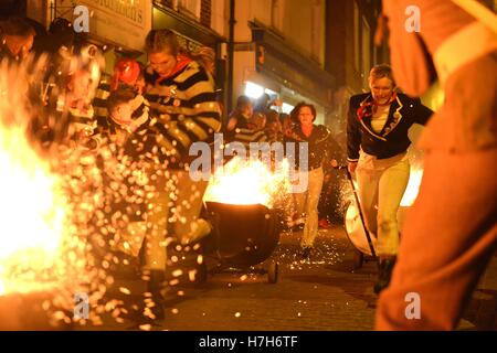 Lewes, East Sussex. 5th November 2016. Lewes celebrates its famous ...
