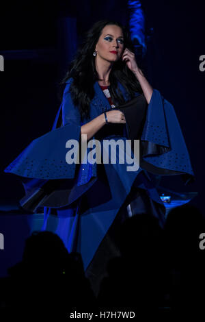 Philadelphia, USA. 5th Nov, 2016. Hillary Clinton Get Out The Vote ...