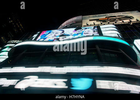 Times Square news ticker, scrolling headlines in New York City Stock ...