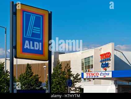Tesco Extra supermarket in Chesterfield Derbyshire England UK with car ...