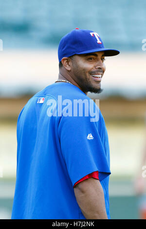 Texas Rangers right fielder Nelson Cruz (17) at bat during an MLB ...