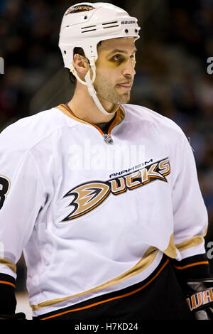 San Jose Sharks defenseman Jay Leach, right, fights with Anaheim Ducks ...
