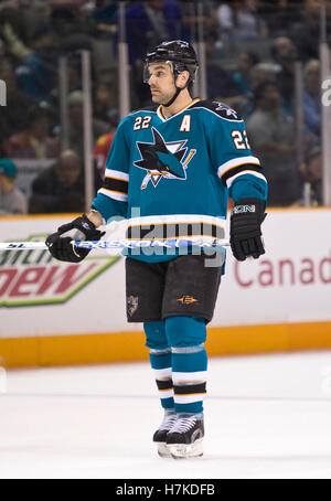 San Jose Sharks Dan Boyle (22) shoots the puck to score against Los ...