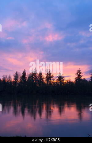 Willamette River sunset, Sunset Park, Keizer, Oregon Stock Photo - Alamy