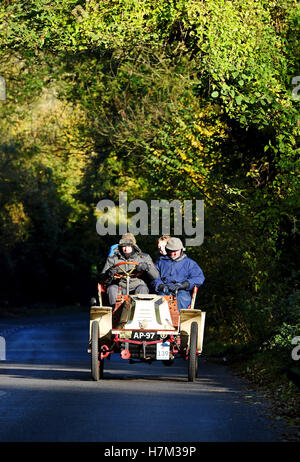 Pycombe Sussex, UK. 6th Nov, 2016. Spectators watch the early arrivals ...