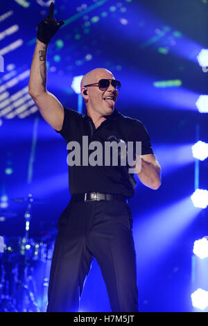 Miami, FL, USA. 5th Nov, 2016. J Balvin at iHeartRadio Fiesta Latina ...