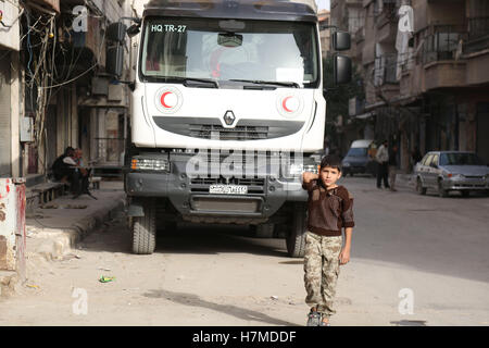 Harsta, Damascus, Syria. 28th Oct, 2016. A United Nation aid convoy ...