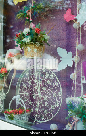 Wedding day photo shoot, bride and groom Stock Photo - Alamy