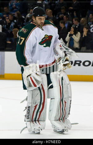 Minnesota Wild goalie Josh Harding (37) regroups as St. Louis Blues ...