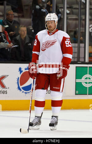 Detroit Red Wings' Johan Franzen, left, of Sweden, celebrates his goal ...