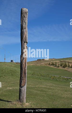 The wooden carved Viking Totem Pole in Burray, Orkney Stock Photo - Alamy