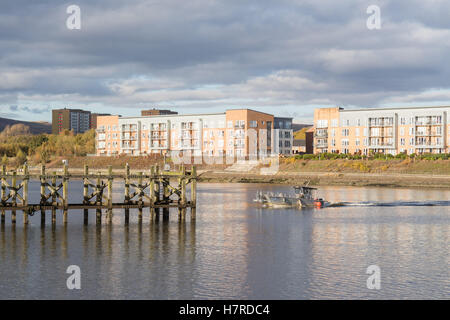 Renfrew-Yoker Ferry, River Clyde, Renfrew, Glasgow, Scotland Stock ...