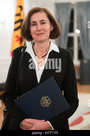 Berlin, Germany. 8th Nov, 2016. A tablet serves as a polling station ...
