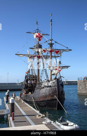 Santa Maria de Colombo in open sea at sunset - the replica of ...