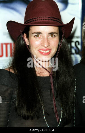 BEAUTIFUL CREATURES (2000) SUSAN LYNCH, RACHEL WEISZ BCRE 002 Stock ...