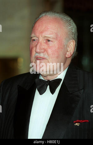 DAVID LODGE. Actor David Lodge Stock Photo - Alamy