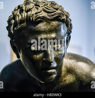 The runners, bronze statue in Naples National Archaeological Museum ...