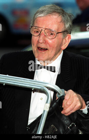 May 1, 2000 - ALAN ''FLUFF'' FREEMAN.FORMER RADIO 1 DJ.01/05/2000 ...