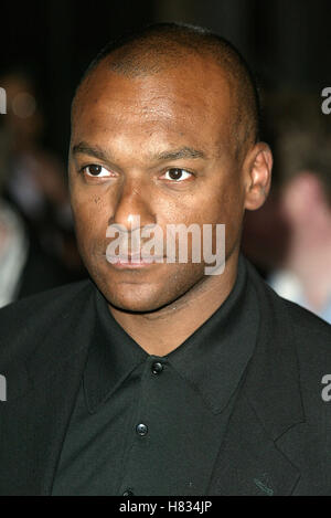 RESIDENT EVIL (2002) COLIN SALMON, LIZ MAY BRICE, ERIC MABIUS REVI ...