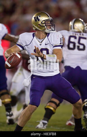 Washington quarterback Jake Locker (10) throws a 23-yard touchdown pass ...