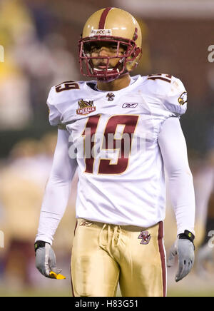 Southern California Trojans cornerback Isaac Taylor-Stuart (6) warms up ...