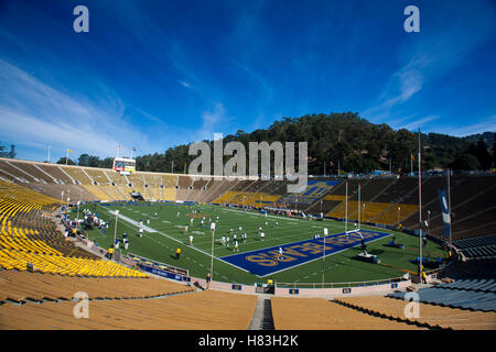 A general view of California Memorial Stadium on the campus of ...