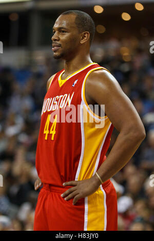 Chuck Hayes (44) of the Houston Rockets goes for a shot against DeAndre ...