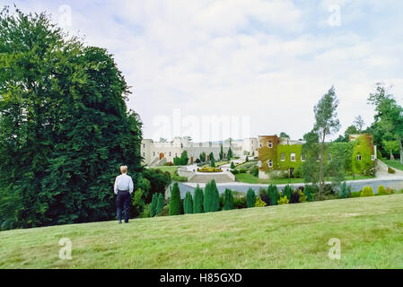 Saint hill Manor House, Church of Scientology in East Grinstead ...
