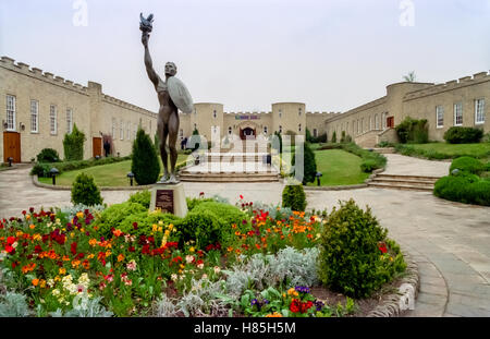 Saint hill Manor House, Church of Scientology in East Grinstead ...