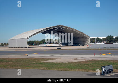 Deicing facility hanger New York USA - October 2016 - A radiant deicing ...