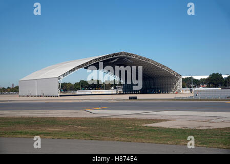Deicing facility hanger New York USA - October 2016 - A radiant deicing ...