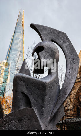 Minerva Sculpture Southwark Cathedral London Stock Photo - Alamy