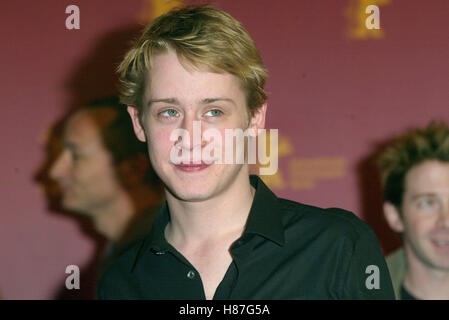 PARTY MONSTER (2003) MACAULAY CULKIN PTYM 001-030 Stock Photo - Alamy