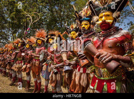 Huli men in ritual make-up and traditional clothing dancing during a ...