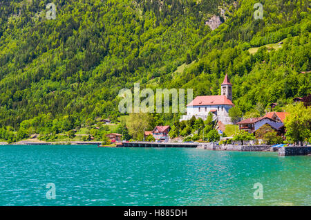 Beautiful scenery of Lake Brienz, Switzerland. The turquoise Lake ...