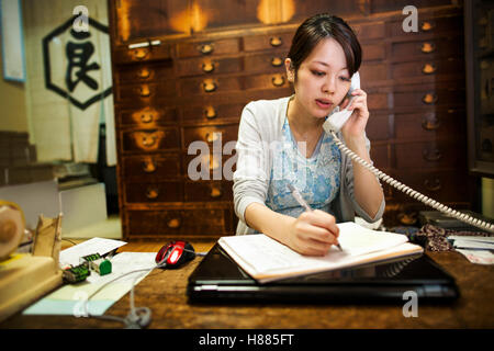 Female chef taking telephone order Stock Photo - Alamy