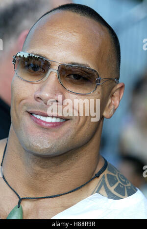 DWAYNE JOHNSON (AKA THE ROCK) TEEN CHOICE AWARDS 2002 UNIVERSAL ...