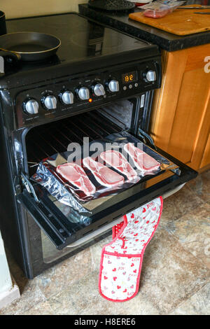 Pan with cooked bacon rashers on table Stock Photo - Alamy