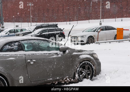 Moscow, Russia. Saturday, November 12, 2016. Early winter in Moscow. No ...