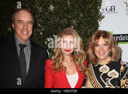 Kevin Nealon, Susan Yeagley, Carol Leifer attending Farm Sanctuary's ...