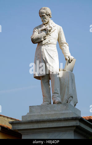 Statue of Giuseppi Mazzini, Pisa, Italy Stock Photo - Alamy