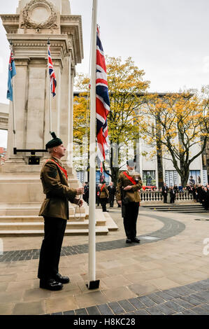 British soldiers and Union Jack flag, 1815, Peninsula War Regiment as ...
