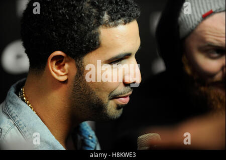 Aubrey "Drake" Graham and OB Obrien doing an interview with Rap-Up TV ...