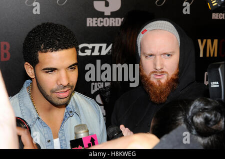 Aubrey "Drake" Graham and OB Obrien doing an interview with Rap-Up TV ...