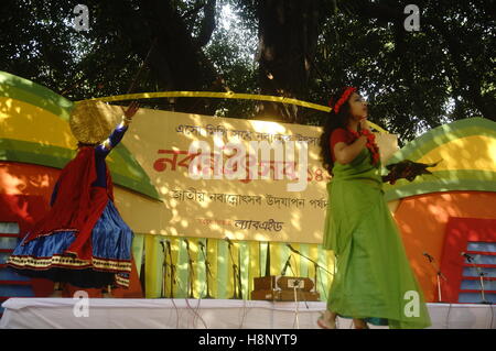 Dhaka, Bangladesh. 15th Nov, 2016. The Jatiya Nabanna Utsab Udjapon ...
