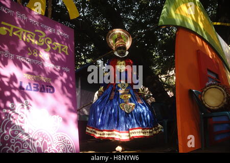Dhaka, Bangladesh. 15th Nov, 2016. The Jatiya Nabanna Utsab Udjapon ...
