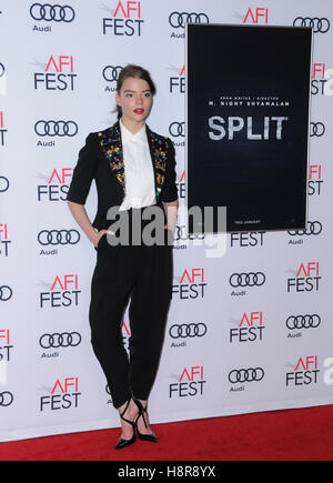 SPLIT (2016) ANYA TAYLOR-JOY HAYLEY LU RICHARDSON JESSICA SULA M NIGHT ...