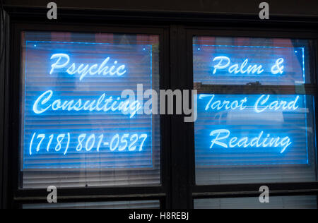 Tarot Cards Readings Neon Sign Stock Photo - Alamy