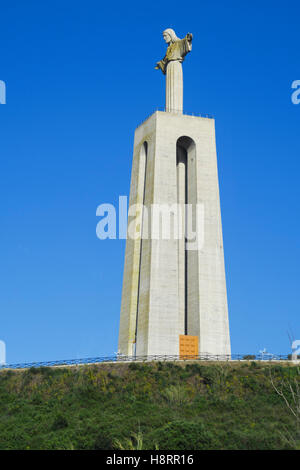 Christ the King, Cristo Rei statue in Almada, Lisbon. Famous Jesus ...