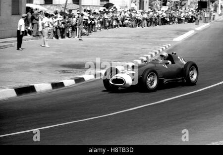 1957 PESCARA GP LUIGI MUSSO LANCIA FERRARI 801 Stock Photo - Alamy
